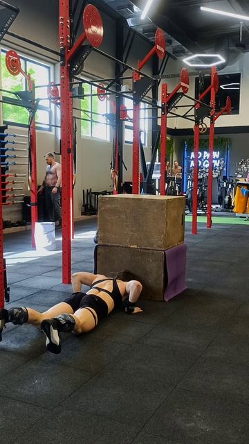 Комплекс (фермер, берпи, взятия двух гирь).mp4