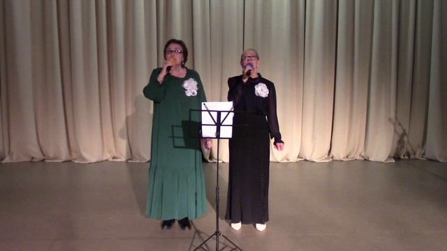 Попурри песен военных лет дуэт Зори