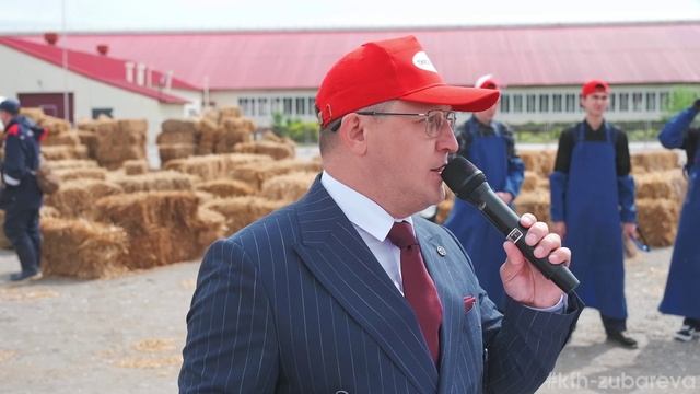 Ролик лучший педикюрщик фермерских коров