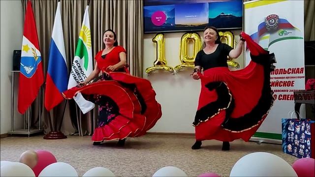 Испанский танец  исполняет ансамбль "Изюминка" 18.06.2025.