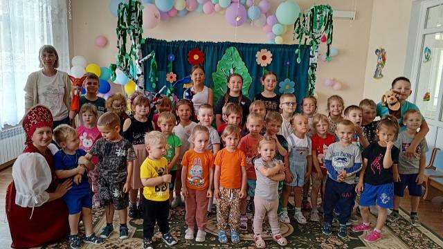 Кукольный спектакль «Как лиса волка судила» пгт. Новосветловка («Театр на колесах «Сказочный рейс»)