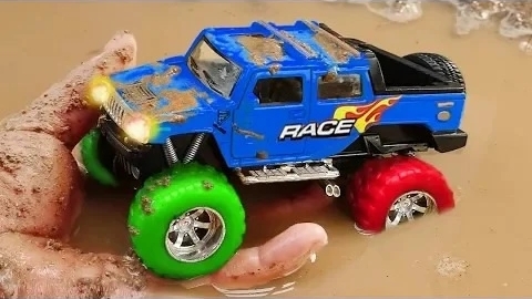 Прекрасные игрушки Строительные машины Ищем игрушечный подземный автомобиль