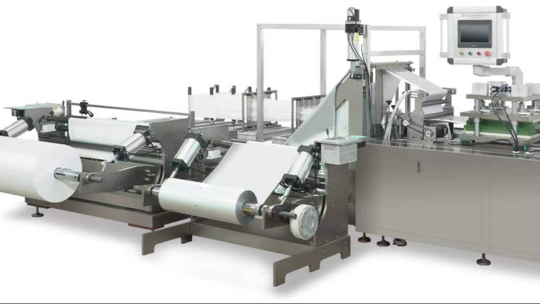 Автоматическая 4-линейная линия производства и упаковки влажных и спиртовых салфеток в саше-пакетах