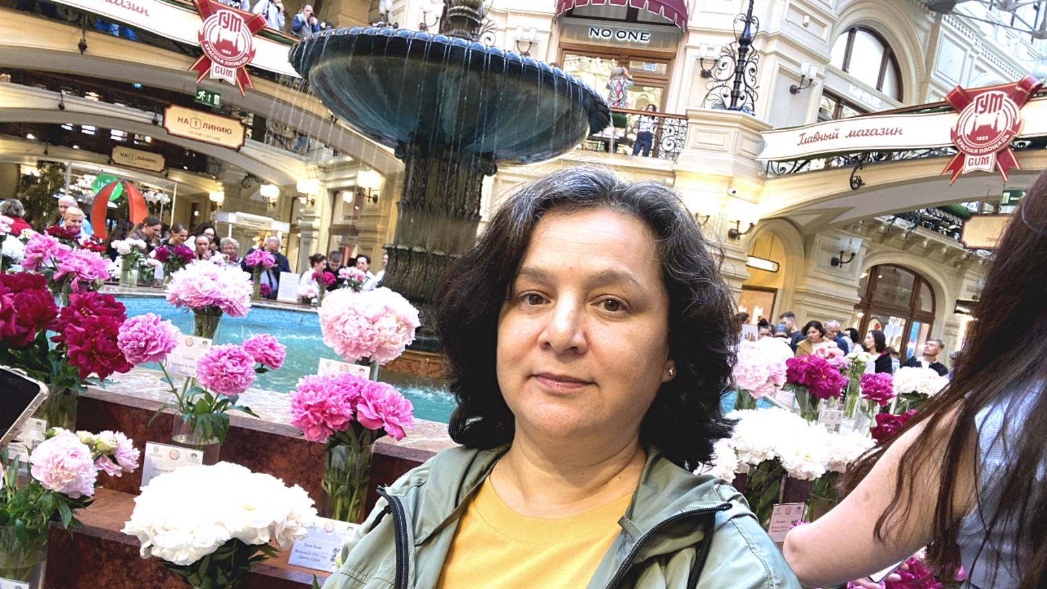 Выставка пионов в ГУМе🪷Джунгли и водопады у Красной площади / Съёмка фильма на Тверской!