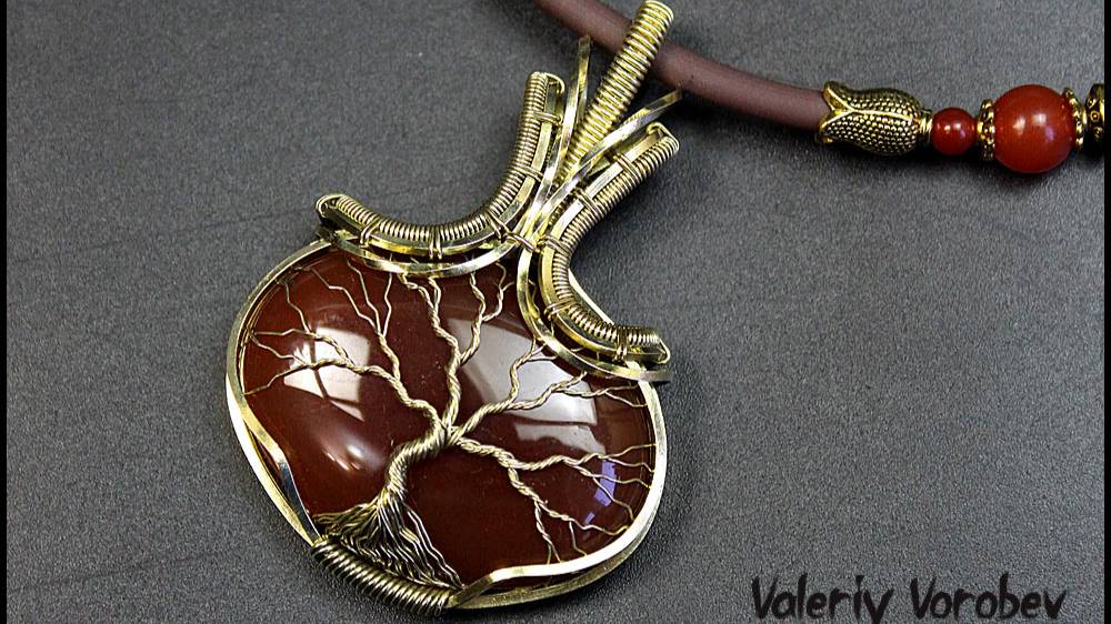 Ожерелье Древо жизни ручной работы из проволоки и камня сердолик