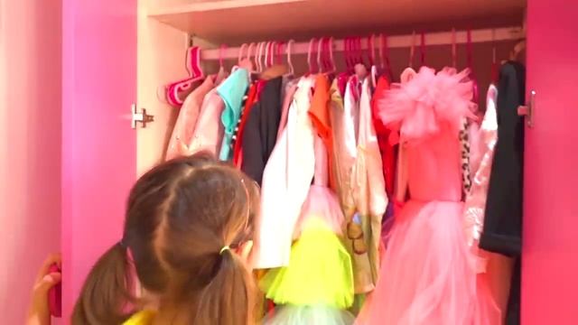 Мистер Макс • Mister Max - Макс и Кэти веселятся на дискотеке со своими куклами