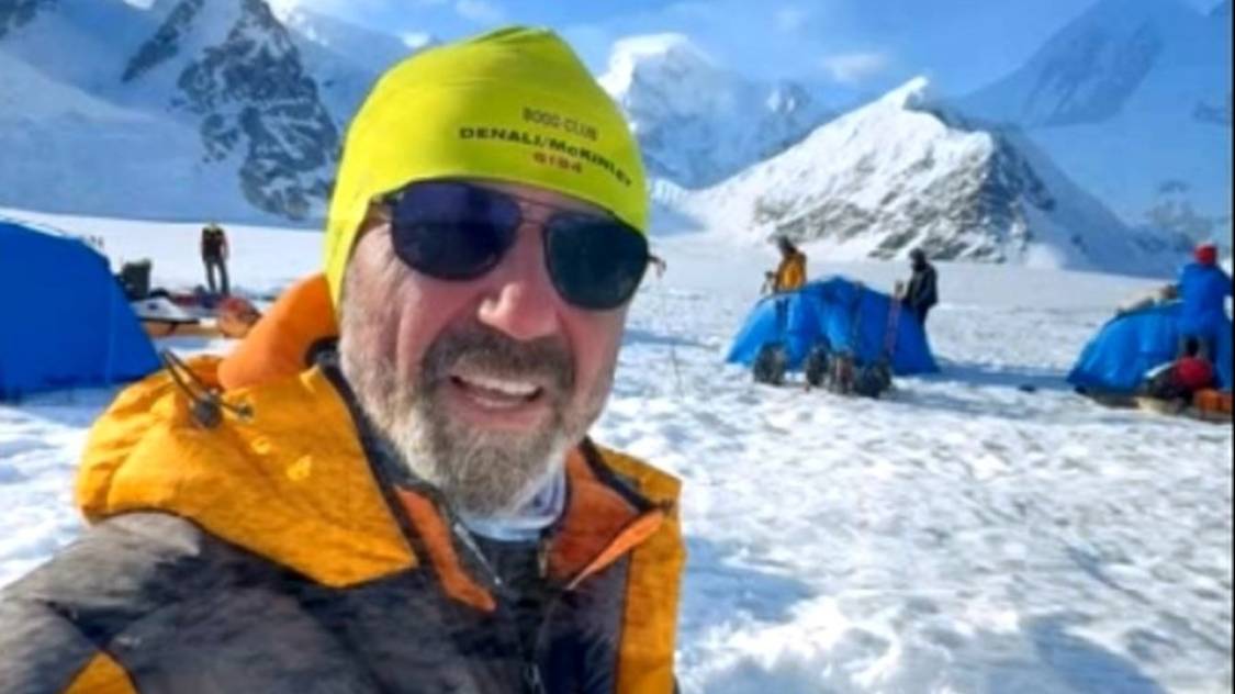 Команда Александра Абрамова  находится в Лагере Развилка. Инструкции от американских гидов