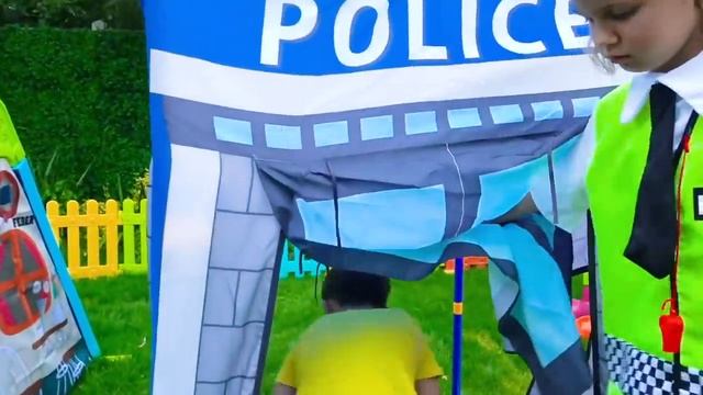 Мистер Макс • Mister Max - Полицейский Кэти помогает папе продавать мороженое