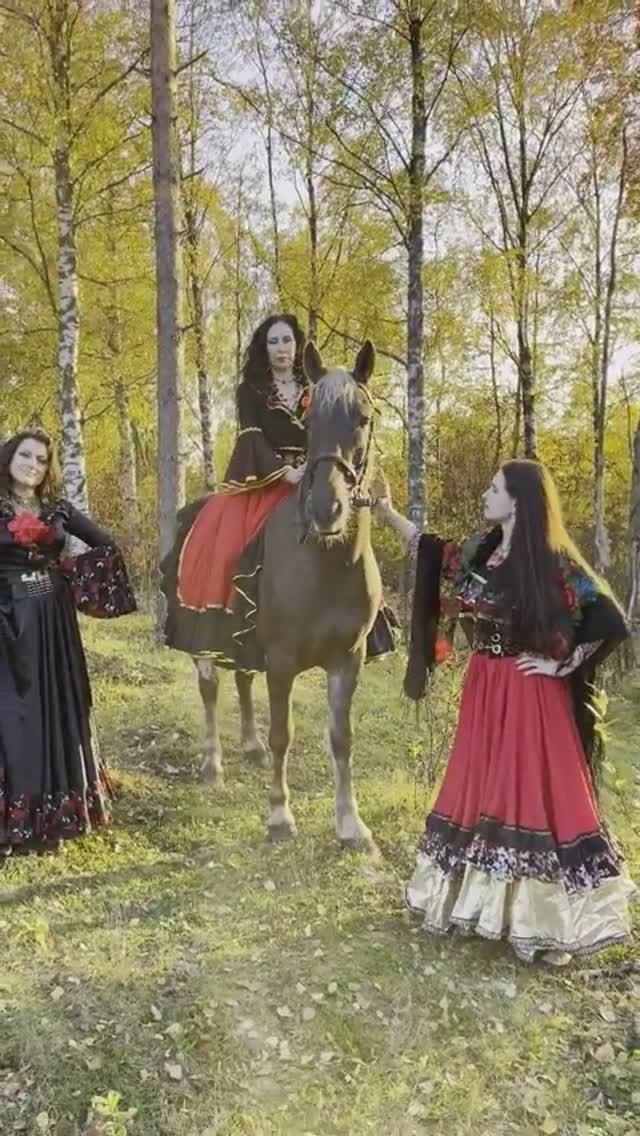 Цыганская песня - Бирюзовые колечки. Популярный певец Сергей Тарасов. Цыганский коллектив, ансамбль.