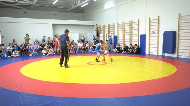 Юные борцы! Вес 27 кг. Головинов Дмитрий (Новопокровский р-н)-Маркаров Сергей (Новокубанский р-н)