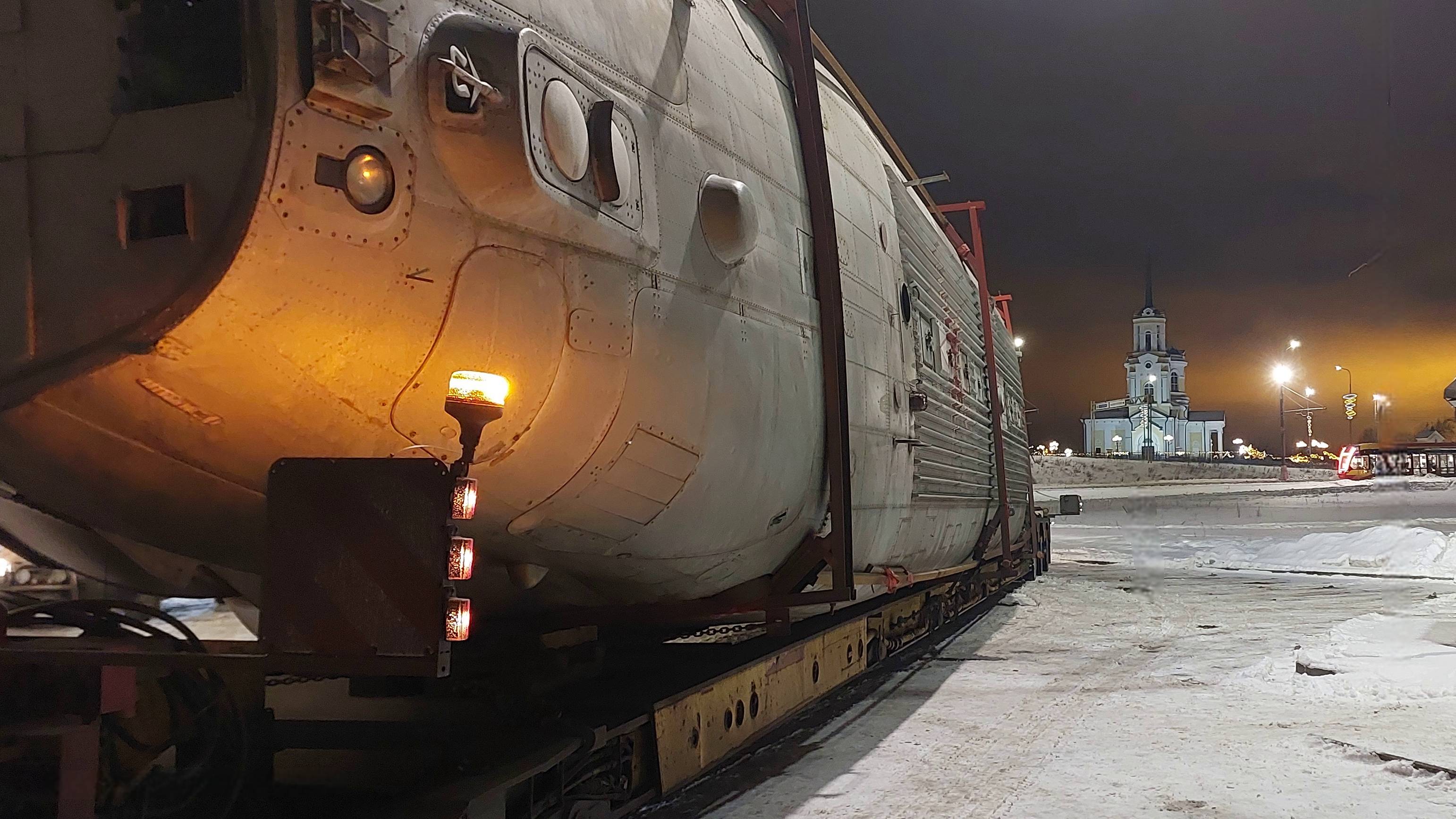 Вертолет МИ-26. Ширина 6,2 м. Жуковский - Верхняя Пышма. 1900 км.