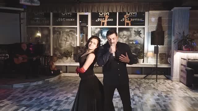 Сергей Тарасов  "Эту женщину увижу и немею". Песня о любви под живую гитару. Цыганский певец.