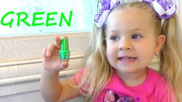 ДИАНА И РОМА - Диана делает себя маникюром