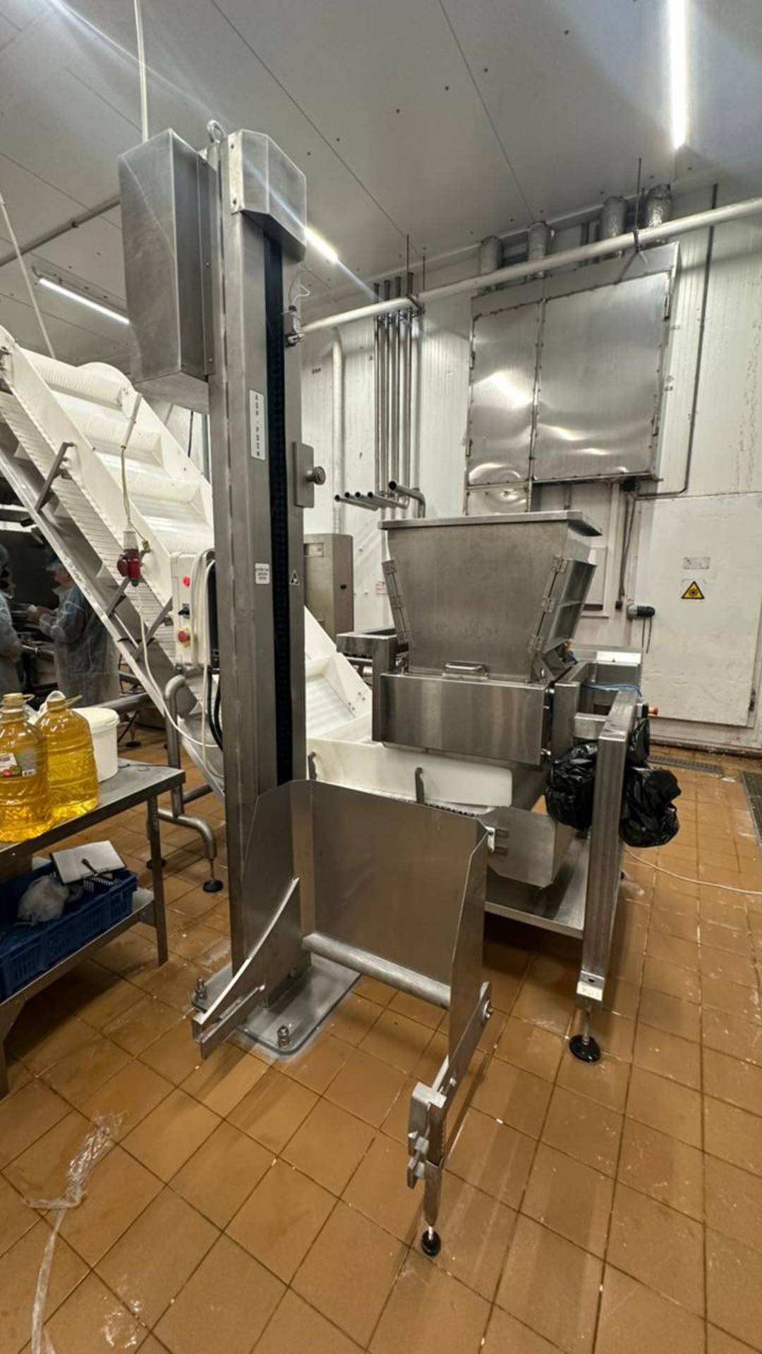 Столбовой подъёмник-опрокидыватель стационарный для чан-тележек ASP-POS-N