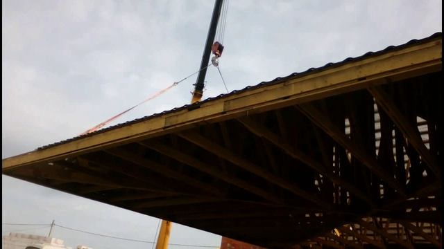 Подъем крыши 13х13 метров с земли.