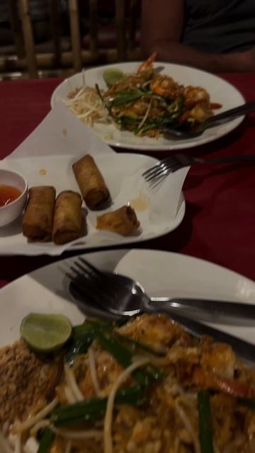 Вкуснейшая тайская кухня Наш любимый пад-тай #таиланд #пхукет #phuket #thailand
