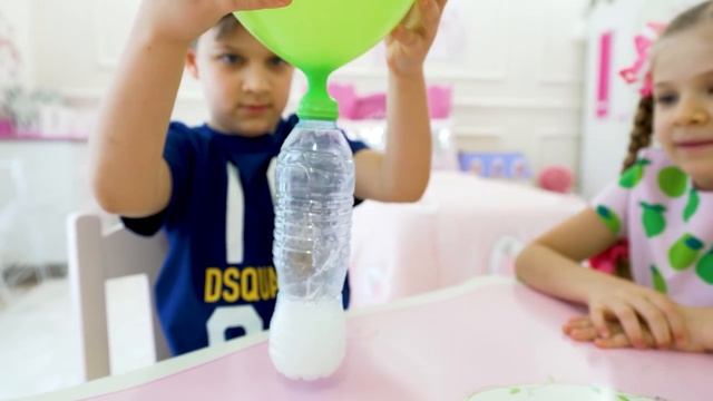 Диана и Рома ( Diana Roma ) - Диана и Рома проверяют трюки и эксперименты с воздушными шариками