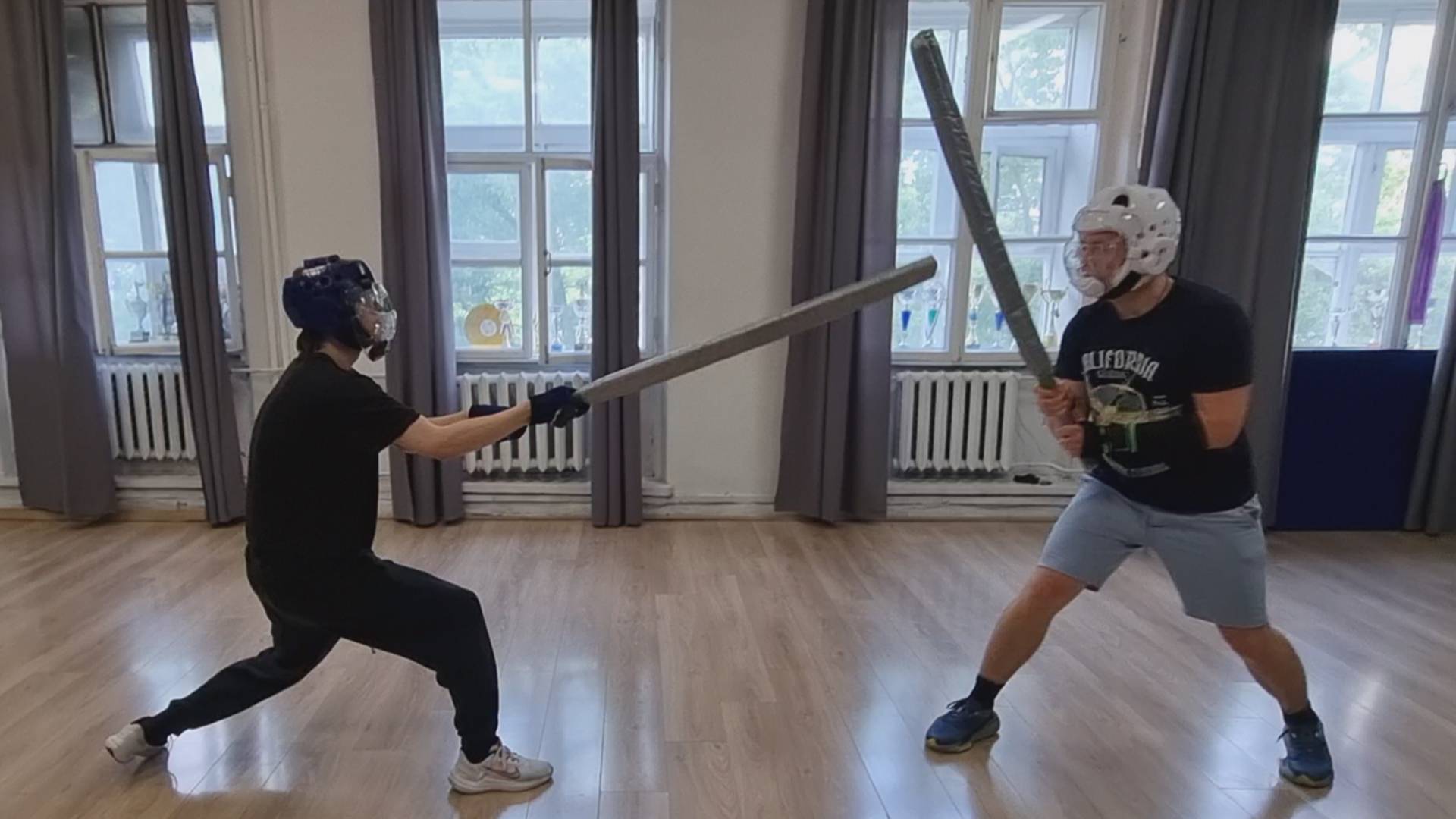 Спарринг на длинных двуручных японских мечах чанбара о-катана тёкен в школе кэндзюцу Katana Club