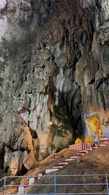 Пещерный храм Бату в Куала-Лумпуре, вопрос только один: почему так грязно? #малайзия #куалалумпур