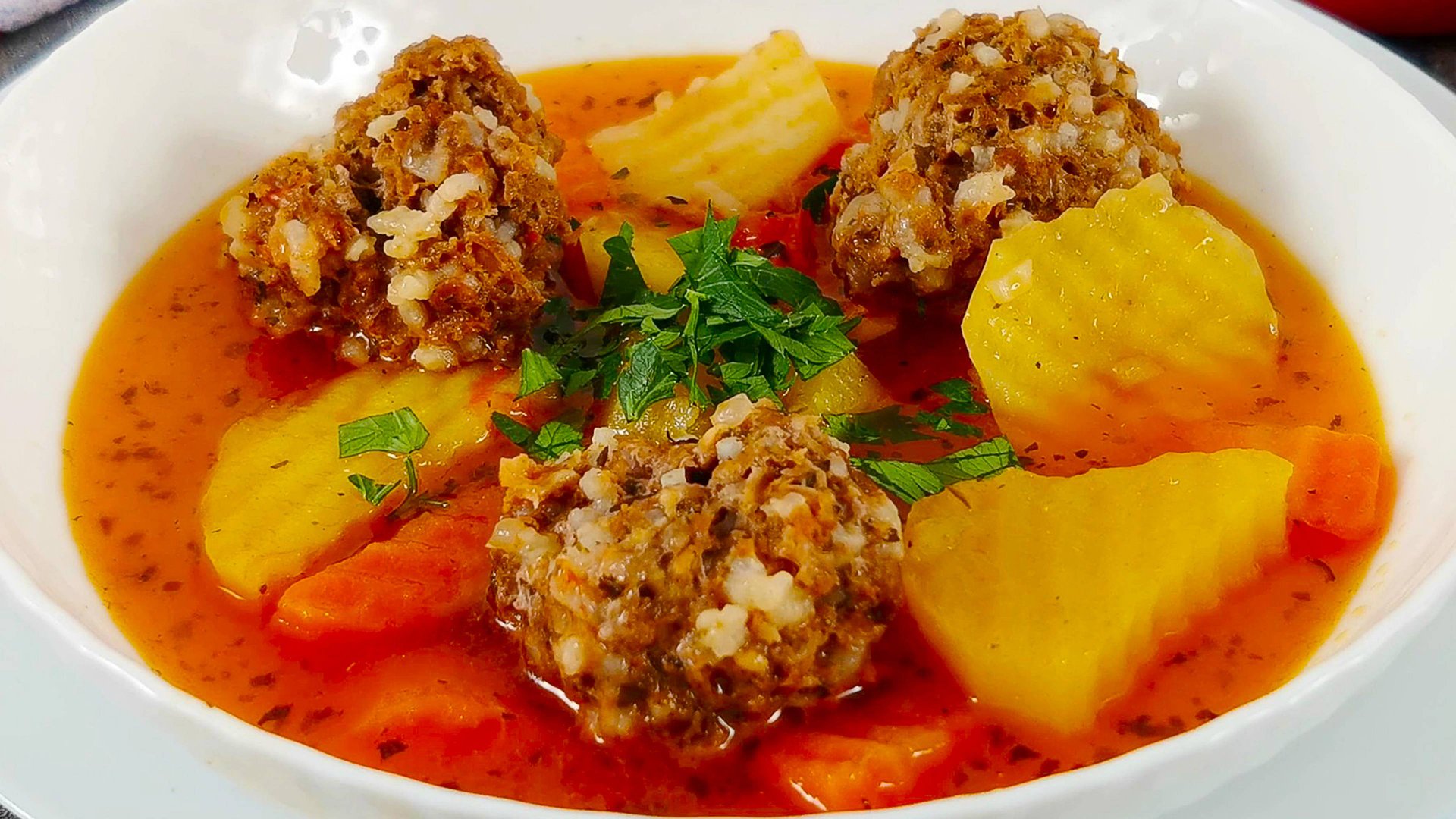 Киймали шурва в кастрюле. Вкусный суп с тефтелями по-узбекски