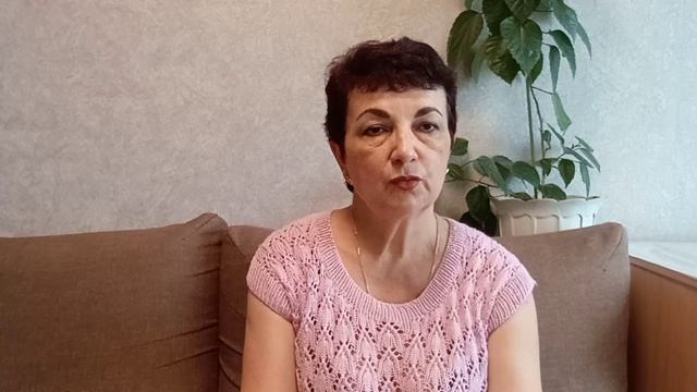 Что связала, что на спицах.