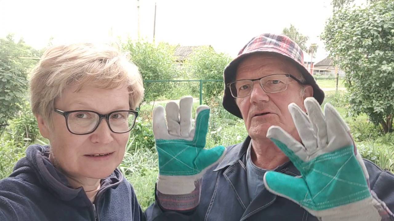 Внеплановое крыльцо, внеплановые дожди, внеплановый ежик... Жизнь в деревне. Июнь 2025