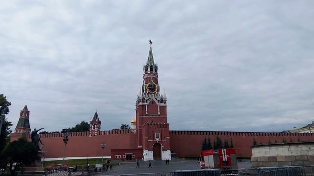 Куранты бьют, Москва, Красная Площадь, время 9.00, 22 июня 2025 года.