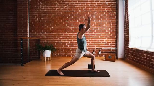 Travis Eliot - Morning Power Yoga 15 minutes