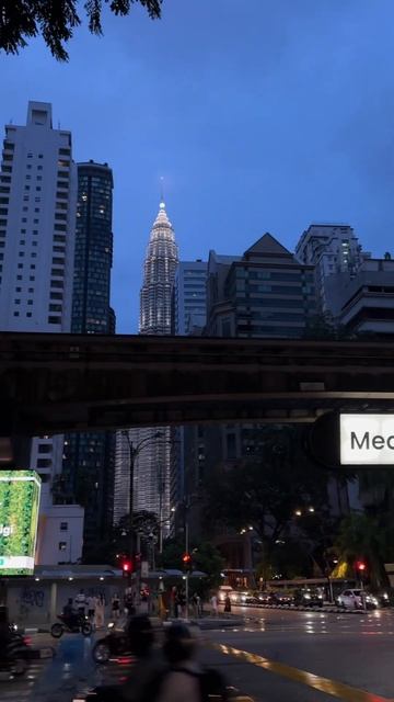 Вечерние улицы Куала-Лумпура #malaysia #малайзия #kualalumpur #куалалумпур