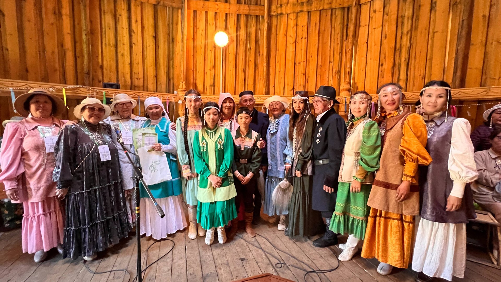 "Айхал, эйиэхэ Аар тайҕа"