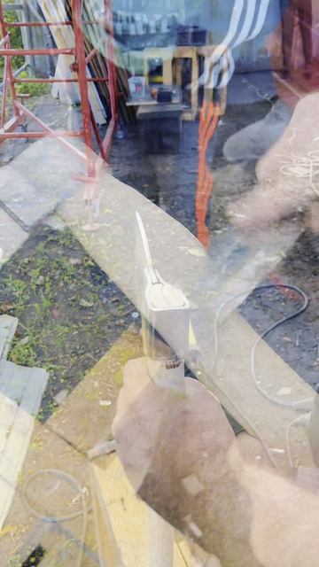 Копал траншею и нашел топор. Дал ему вторую жизнь.