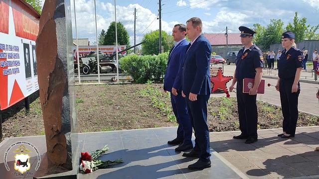 Мемориал, посвящённый сотрудникам милиции, погибшим при исполнении служебного долга в Тайшете