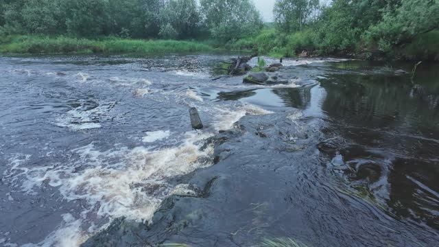 Сплав по реке Песь ( небольшая плотина )