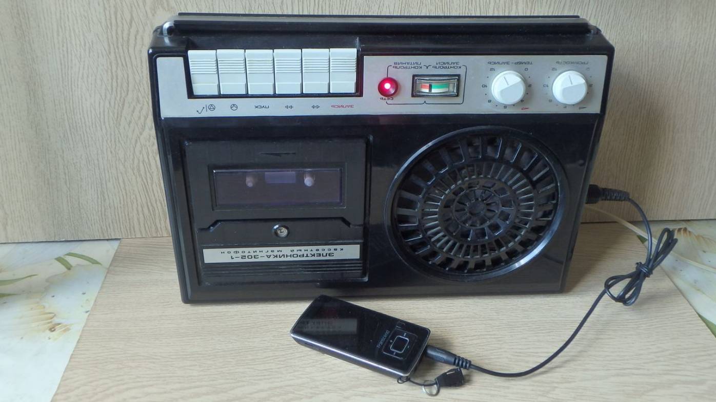 Колонка из магнитофона.