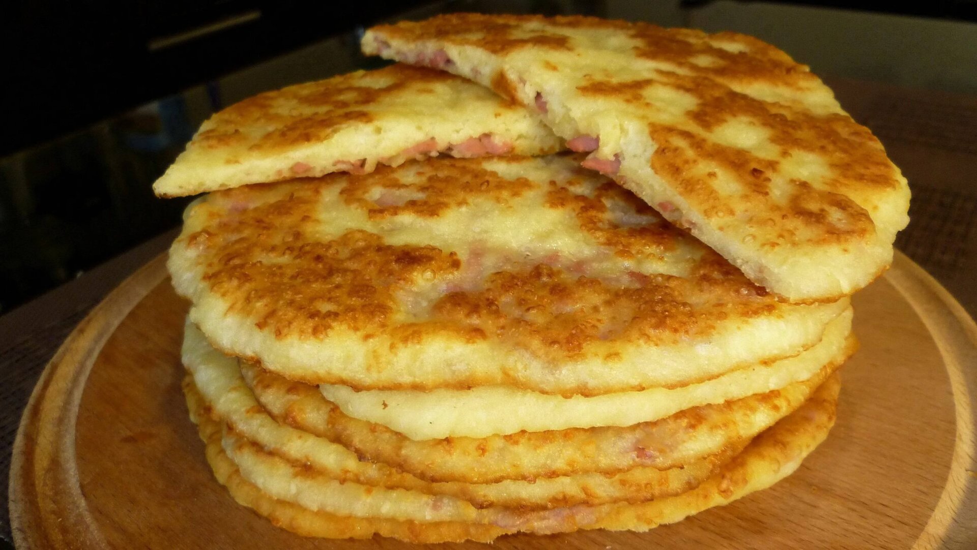 Сырные лепешки с начинкой!!!! Очень вкусный перекус!