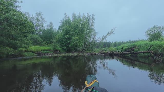 Сплав по реке Песь ( первый завал )