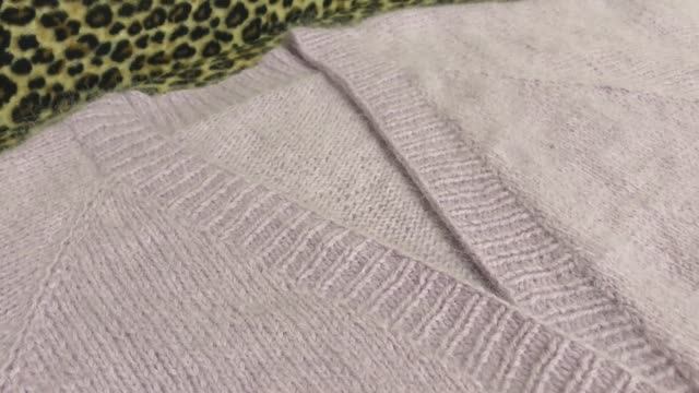 V ОБРАЗНАЯ ГОРЛОВИНА ПРИ ПОВОРОТНОМ ВЯЗАНИИ