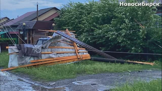Ураган_в_Новосибирске_срывал_крыши_и_валил_линии_электропередачи