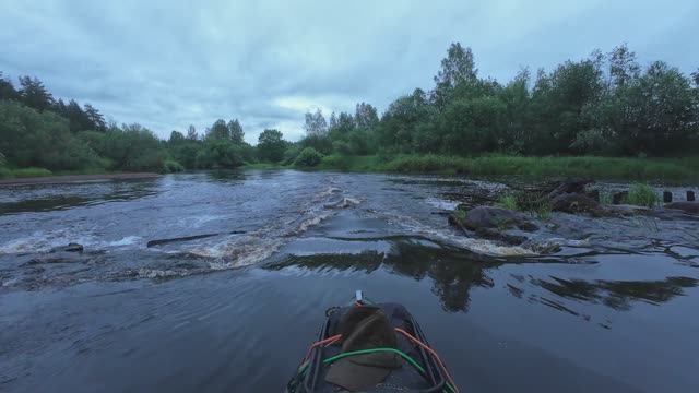 Сплав по реке Песь ( проход плотины )