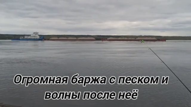 Огромная баржа