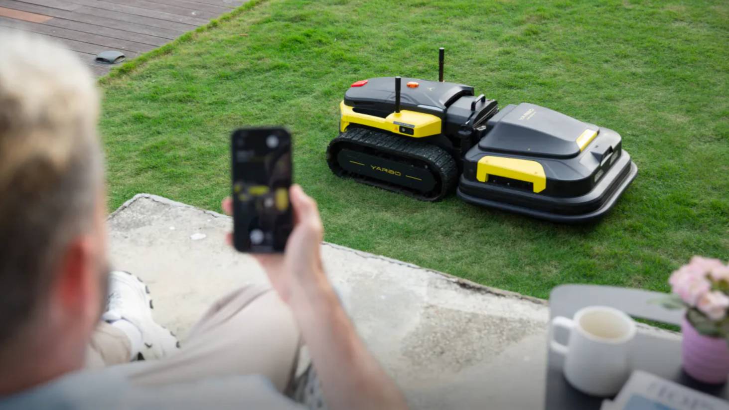 Гусеничный робот газонокосилка Yarbo Lawn Mower