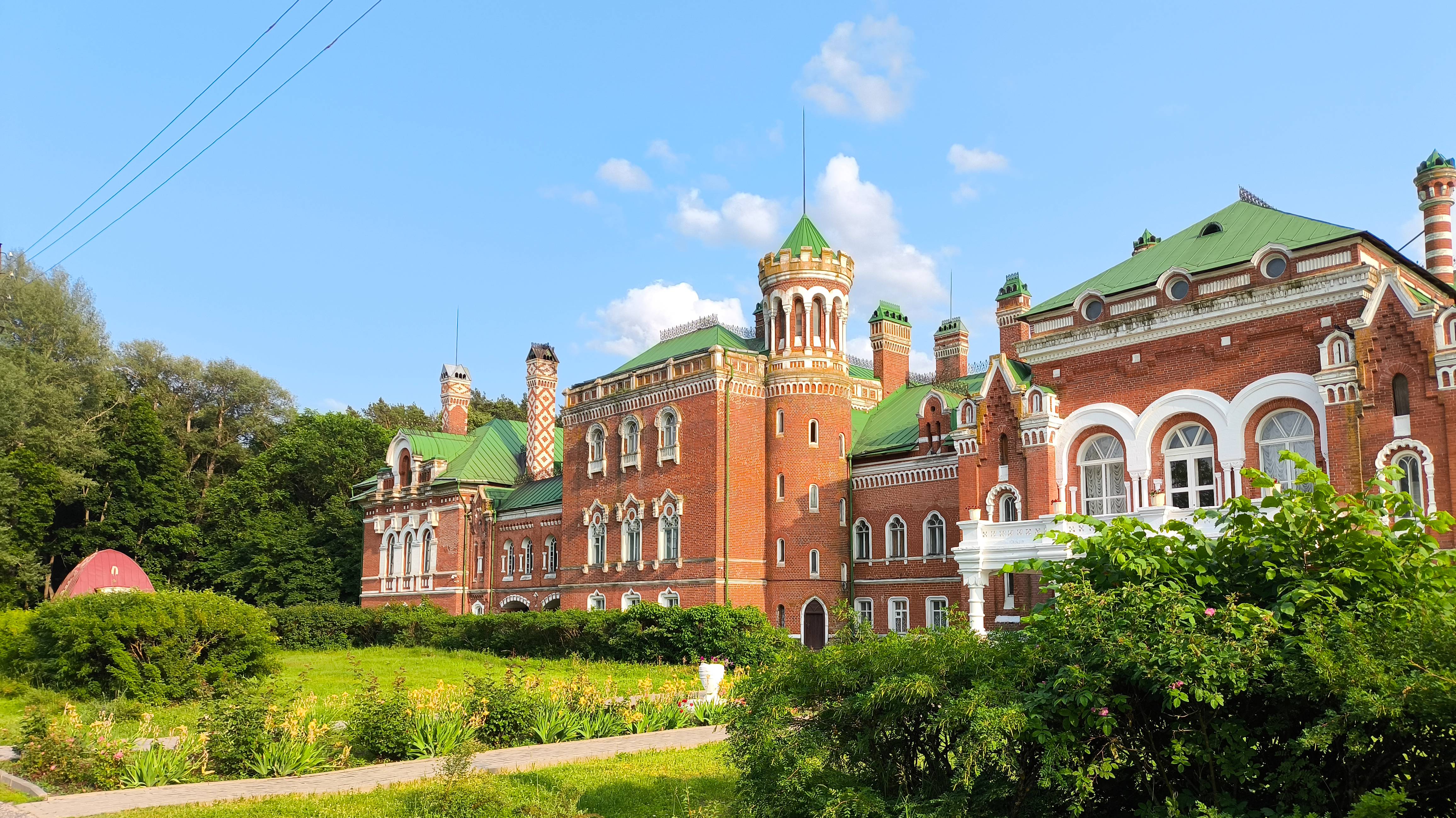 Замок Шереметева на берегу Волги. Марий Эл.