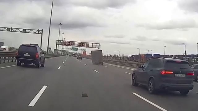 У Газели на КАД отвалились сразу 2 колеса!