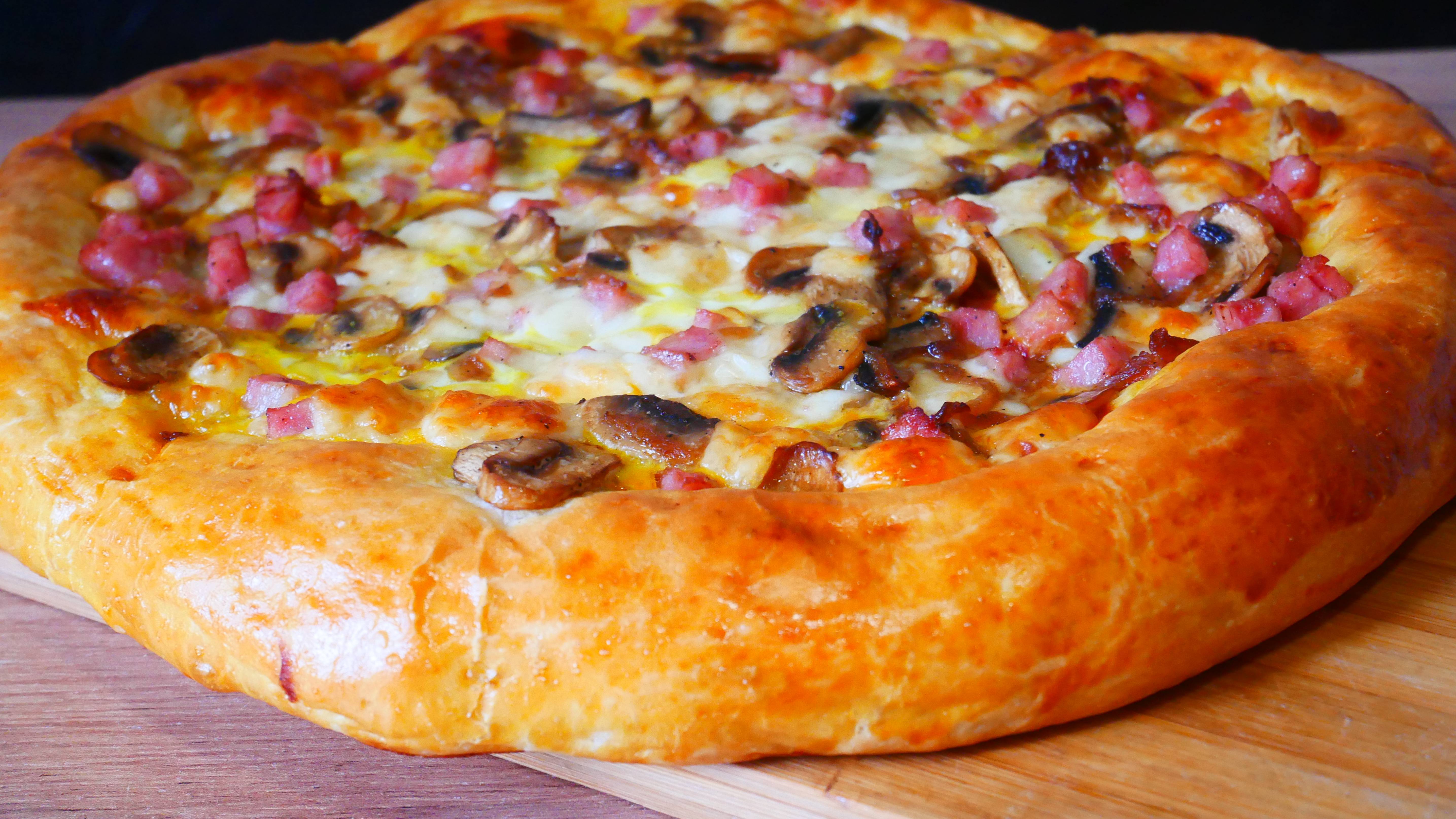 Пирог с грибами в ветчиной