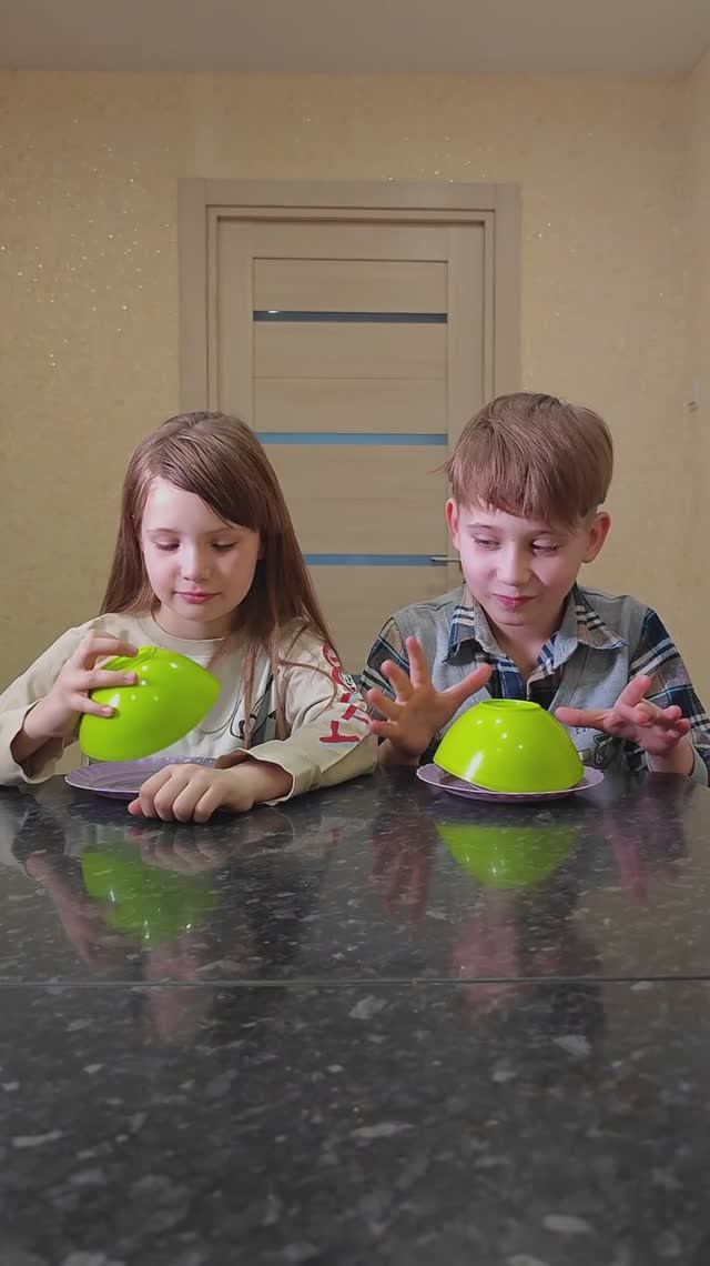 У кого есть две рубахи — поделись с тем, у кого нет. И у кого есть еда — поступи так же - Луки 3:11