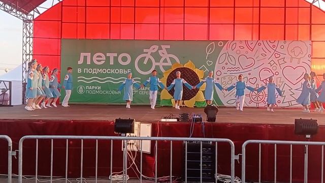 🌻Красивый танец в русском стиле🌻Новый танец ансамбля _Радость_🌻День города в Серебряных Прудах🌻