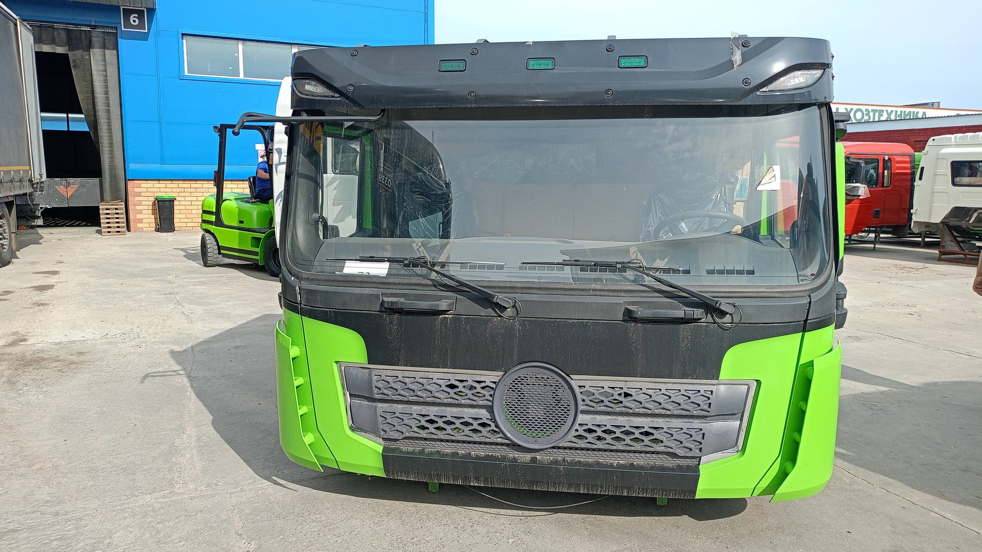 Обзор Кабины Shacman X3000 зеленая самосвал