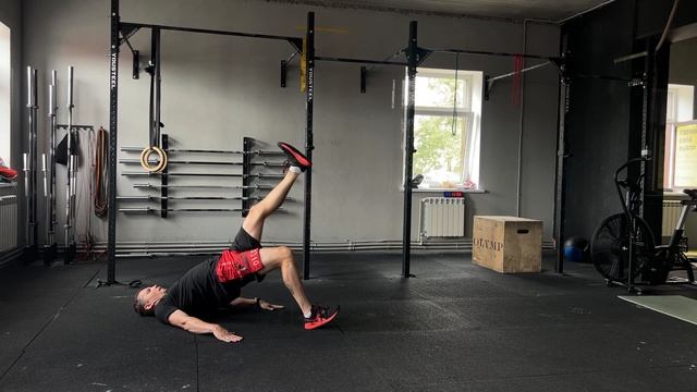 Ягодичный мост с одной ноги