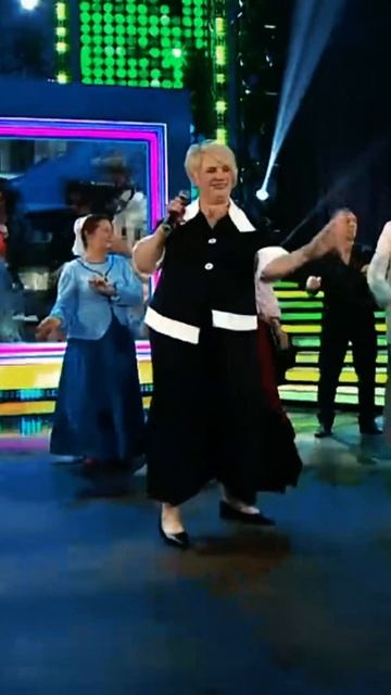 ПУСТЬ РАСПУСКАЮТСЯ ЦВЕТЫ  У АНДРЕЯ МАЛАХОВА!!!! в исполнении Алёны Росс