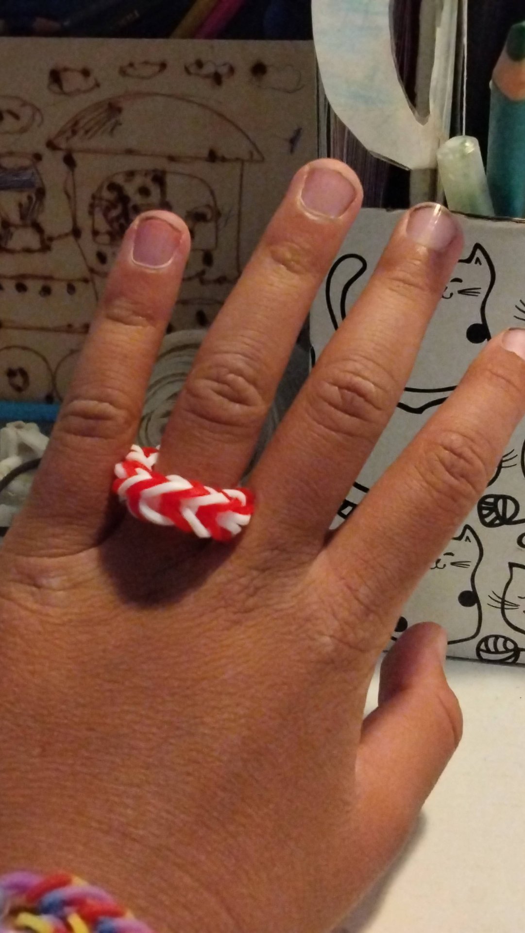 Как сплести кольцо из резинок 


#shorts #топыкатегорий #изрезинок